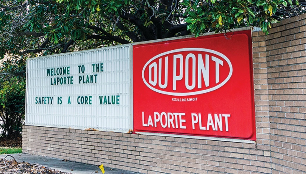 Government Cites DuPont For Chemical Leak That Killed Four Workers
