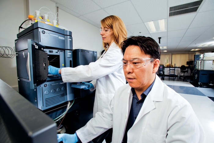 Companies-Scientists-Greening-Analytical-Lab