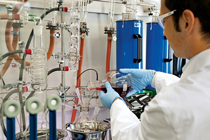 Chemical-makers-hold-research-spending