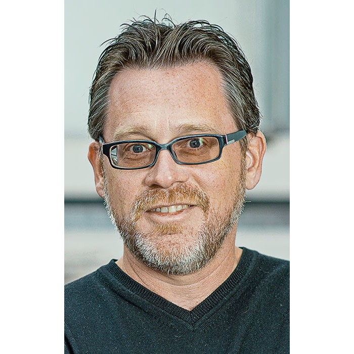 Kit-Cummins-wins-Pauling-Medal