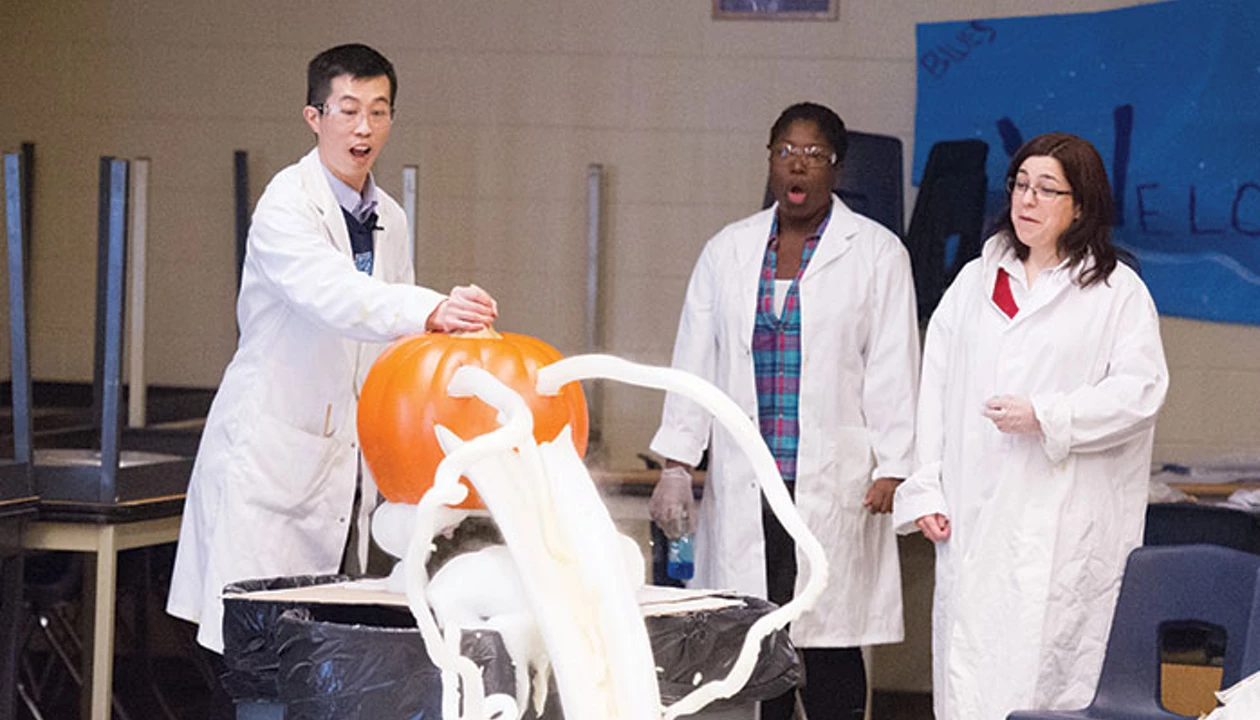 Halloween chemistry demonstrations and costumes #spookychem