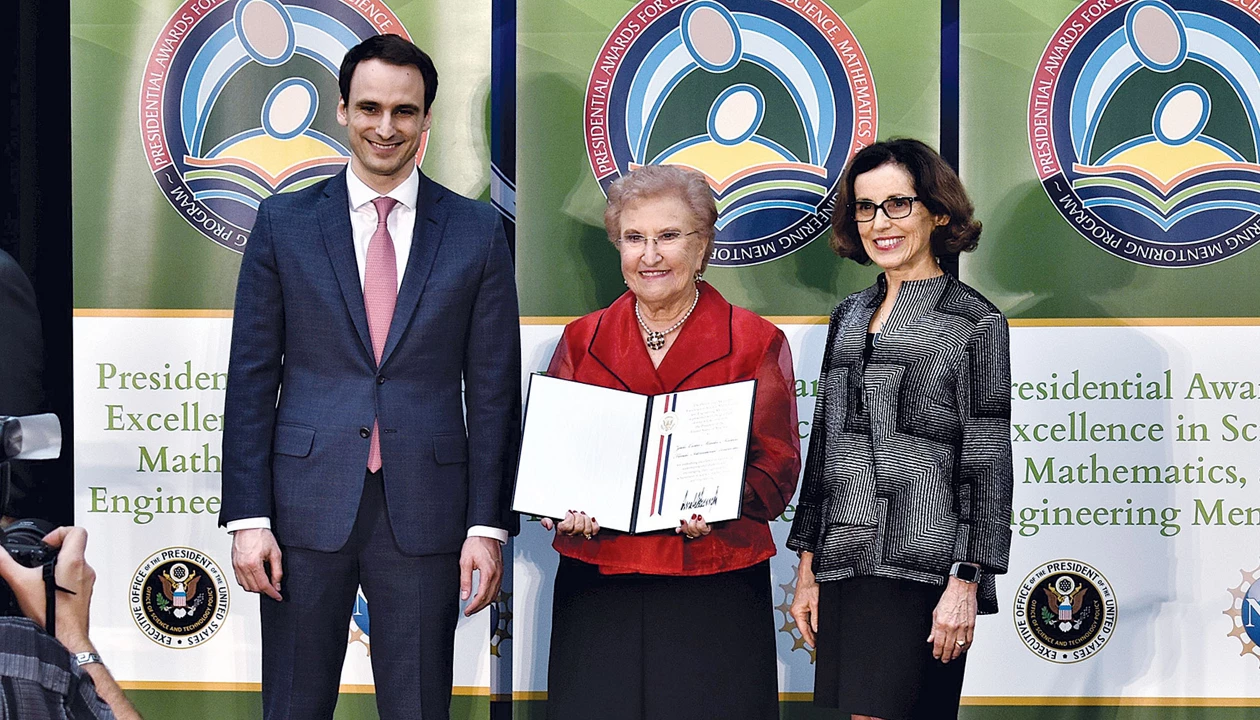 Zaida Morales-Martínez wins mentoring award