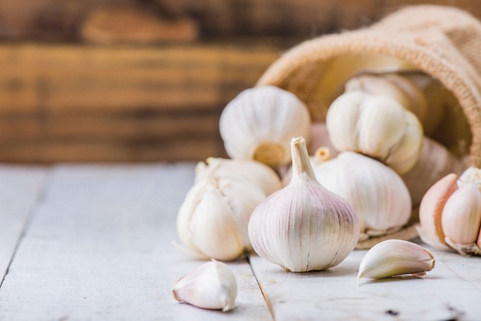 Chemists devise efficient route to garlic compound