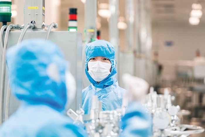 Merck KGaA steps up effort to snag Versum
