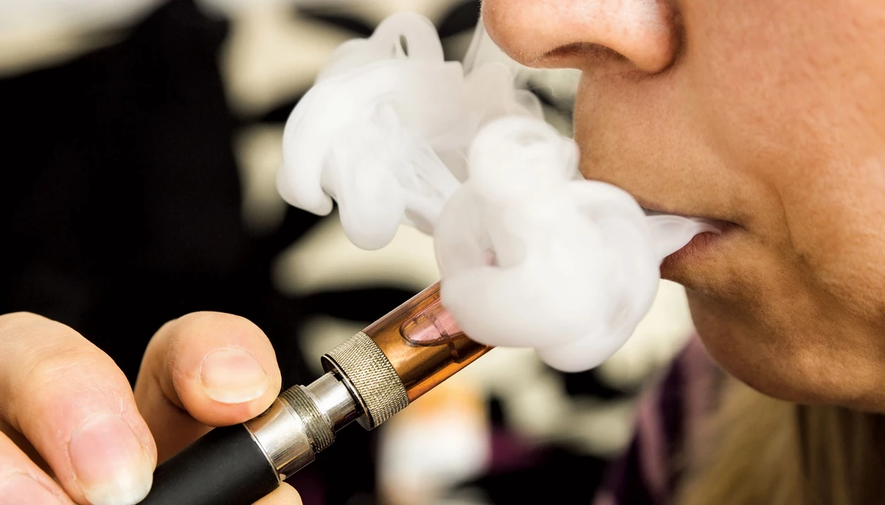 US FDA seeks data on seizures that follow e-cigarette use
