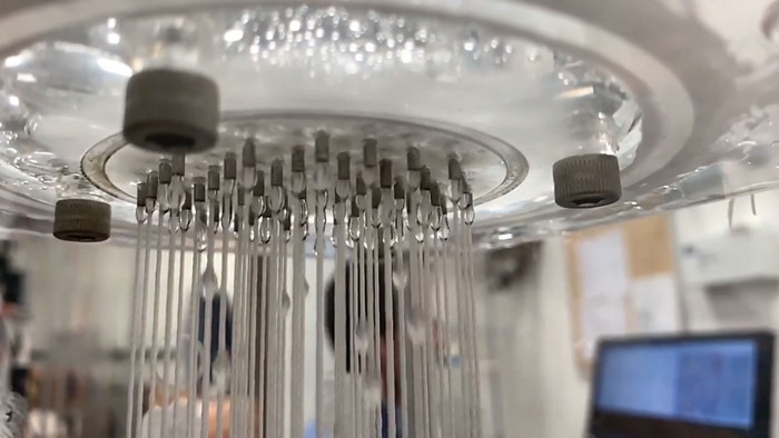 Device uses cotton threads to capture water