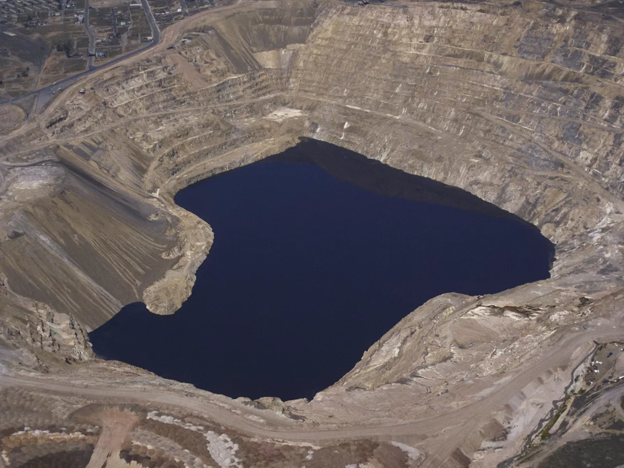 Scientists mine for potential drugs in the Berkeley Pit and other ...