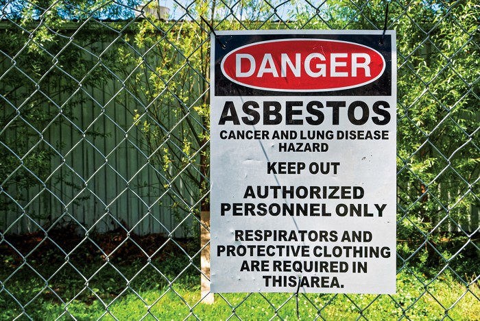 Asbestos inhalation poses cancer risks to workers and consumers