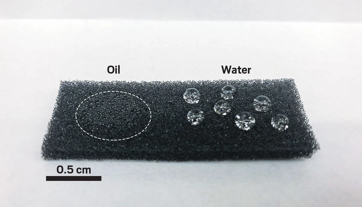Low-cost polyurethane sponge cleans oil spills