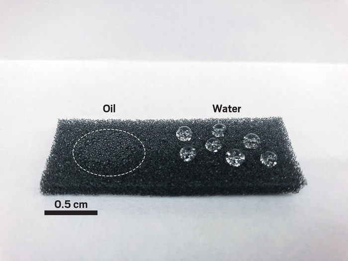 Low-cost polyurethane sponge cleans oil spills