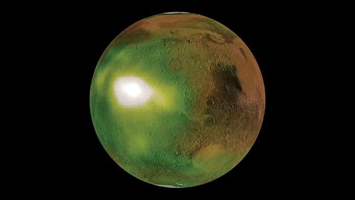 Ultraviolet glow reveals Mars weather patterns