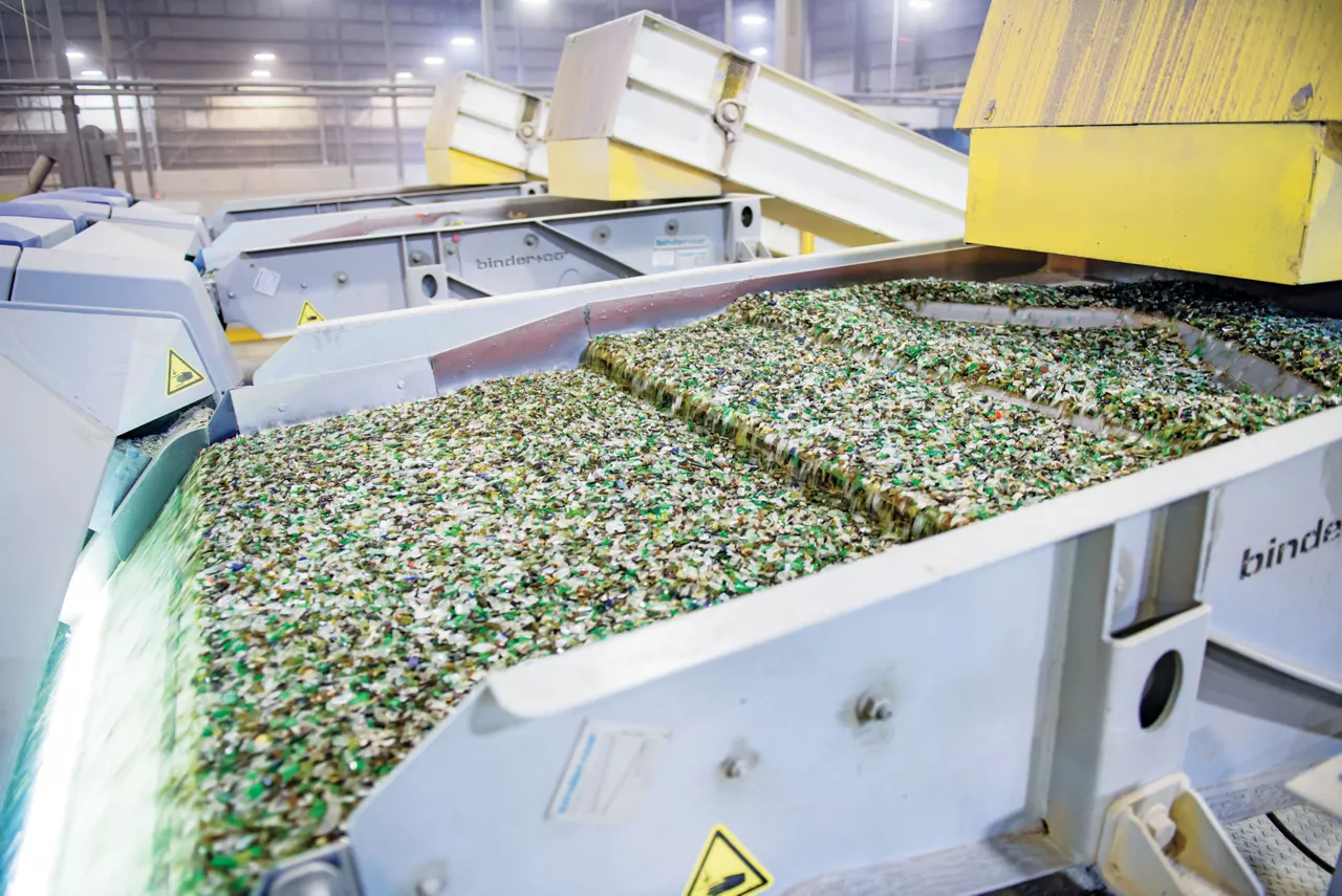 These light-based sensors make glass recycling possible