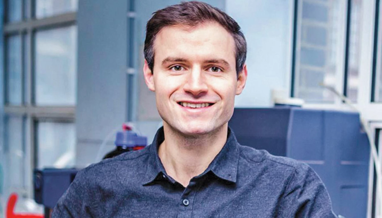 Stephen Cochrane kills bacteria by thinking outside the cell