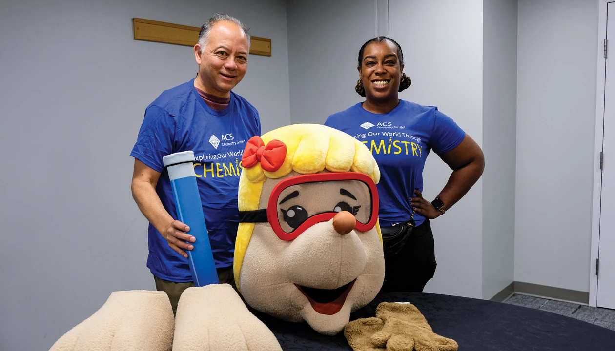 Meg A. Mole teaches kids to get excited about chemistry at ACS Kids ...