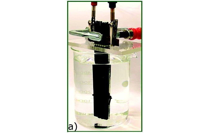 Electrodes-Dip-Clean-Water