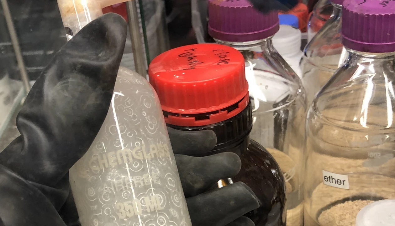 Chemistry in Pictures: A complicated way to make salt