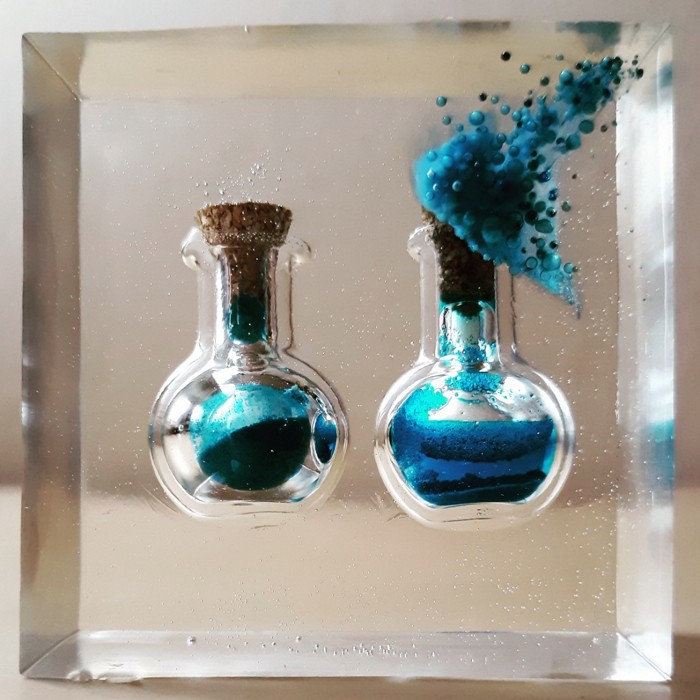 Chemistry in Pictures: Lab in a box