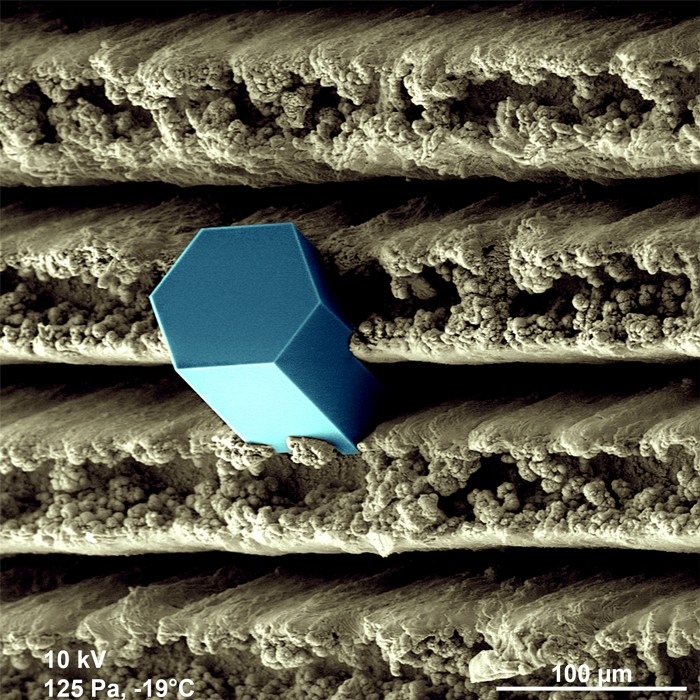 Chemistry in Pictures: Embedded ice﻿