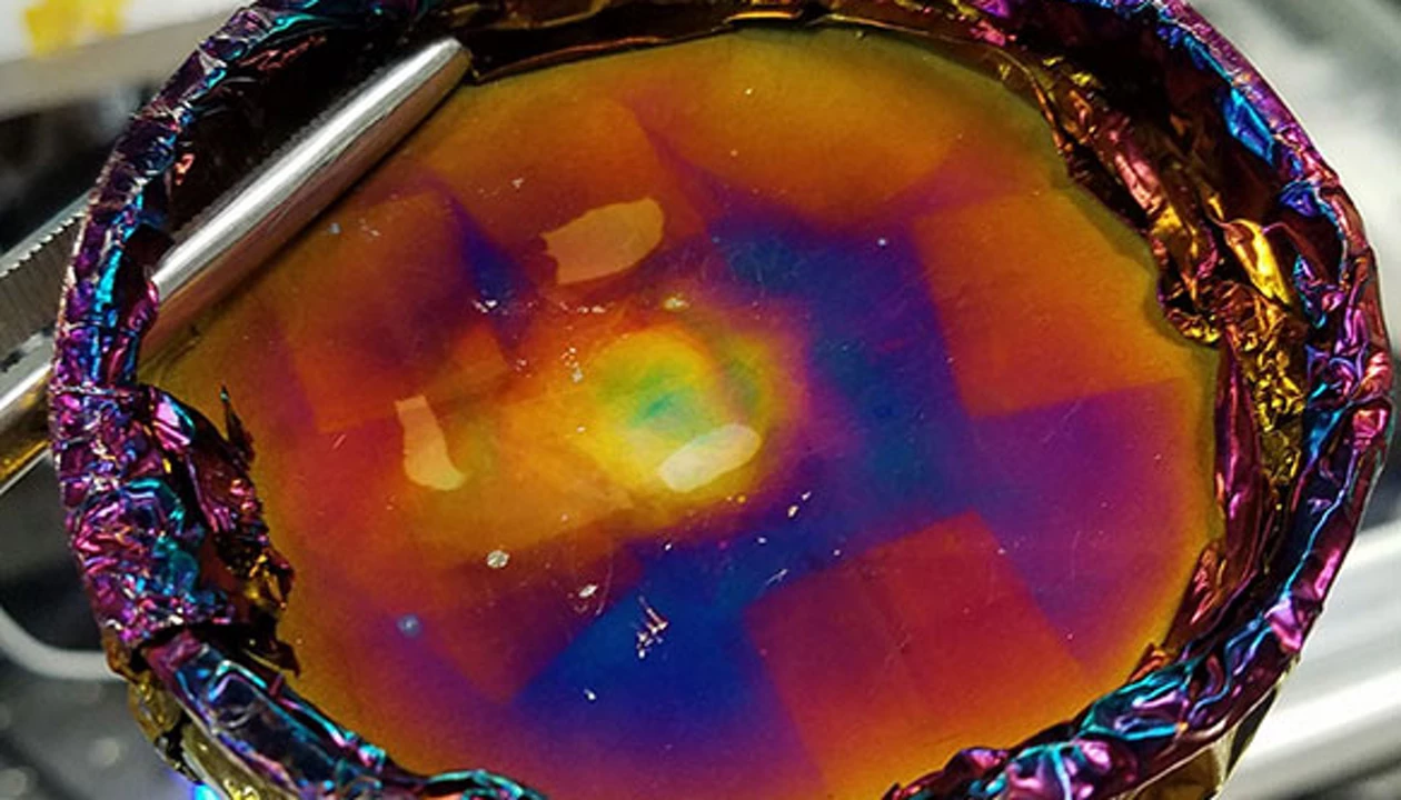 Chemistry in Pictures: Rainbow deposition