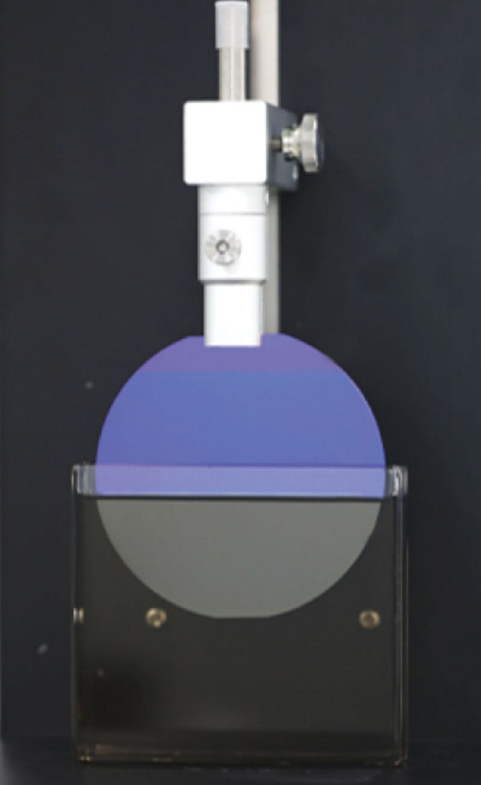 Dipping technique makes high-performance carbon nanotube circuits