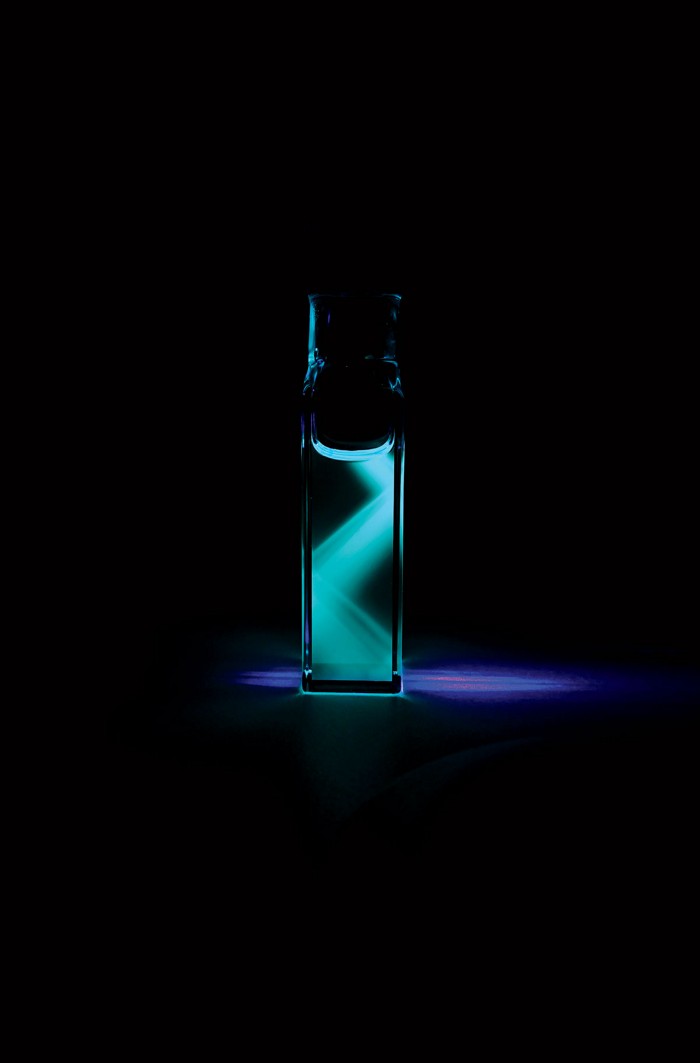 Chemistry in Pictures: Light show in a vial