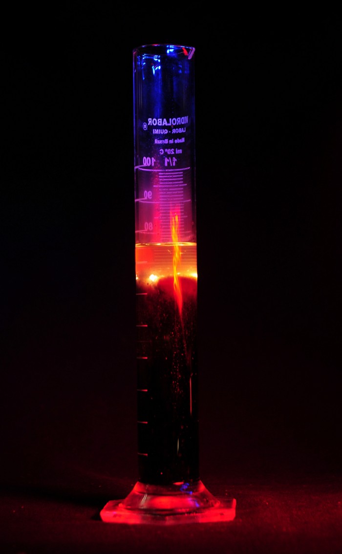 Chemistry in Pictures: Sparks in the dark