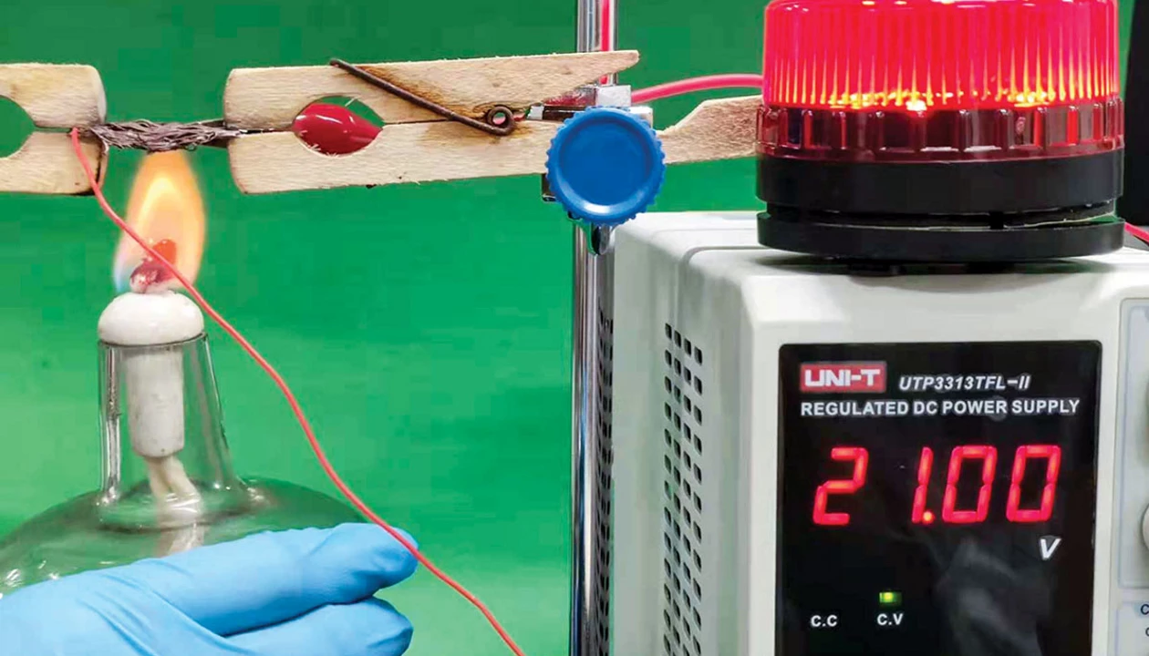 Self-powered heat sensor could help keep firefighters safe