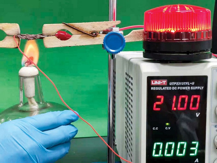 Self-powered heat sensor could help keep firefighters safe