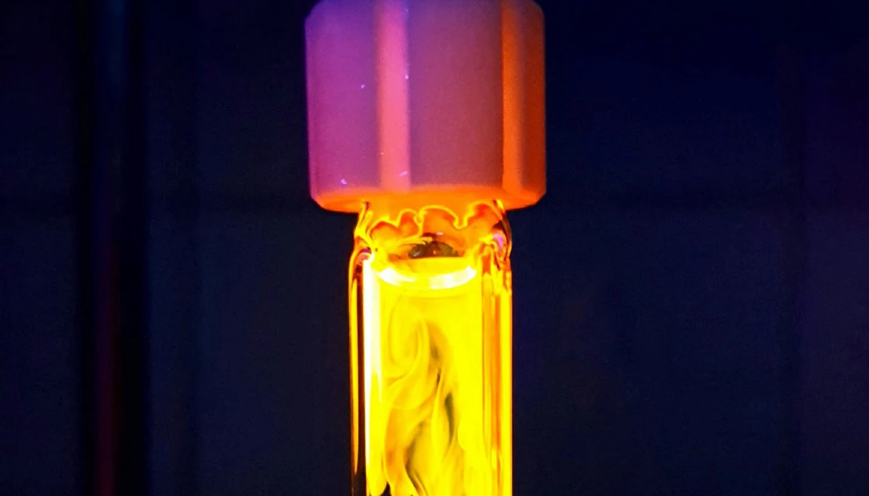 Chemistry in Pictures: Fire in a bottle