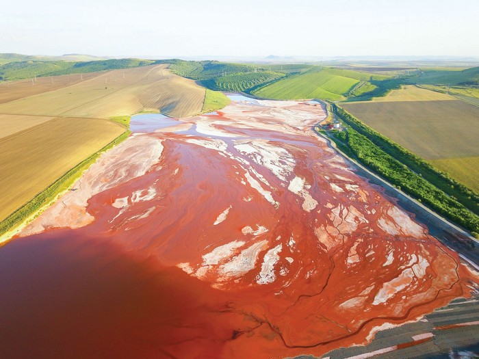 A way to turn red mud into green steel