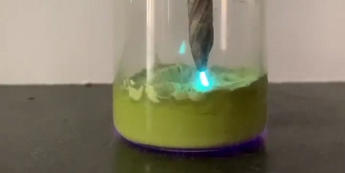 Chemistry in Pictures: Hardly containing the excitement