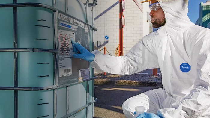 DuPont to split into 3