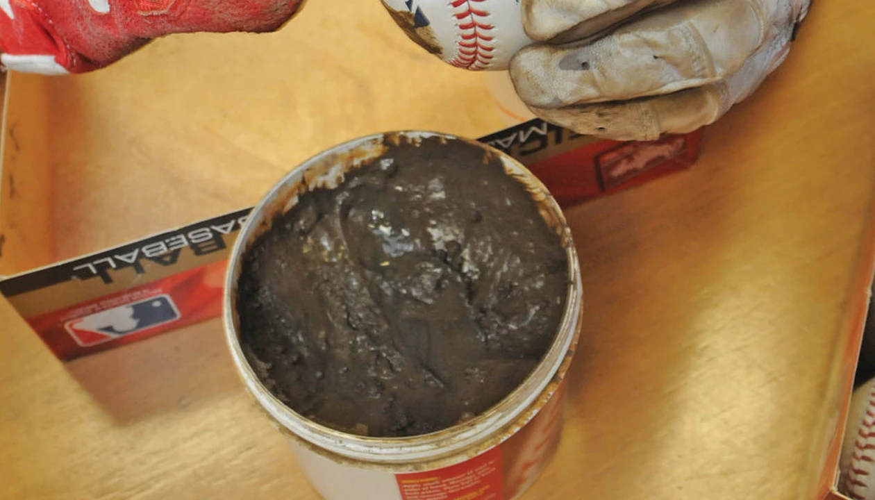 How Rubbing Mud makes baseballs grippier