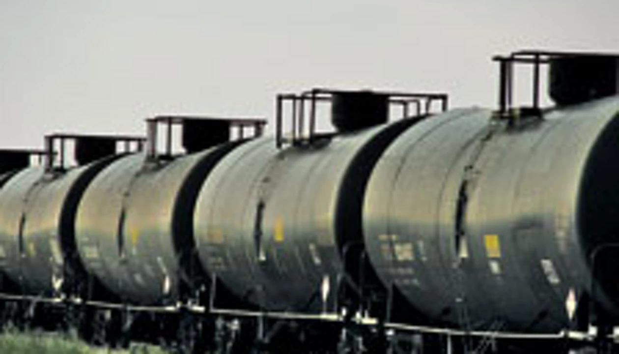 Railroads Delay Tank Car Standards