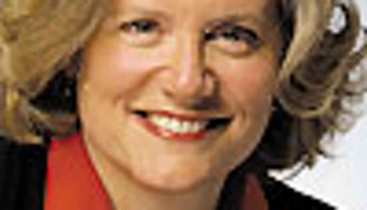 Catherine Hunt Receives Outstanding Alumna Award