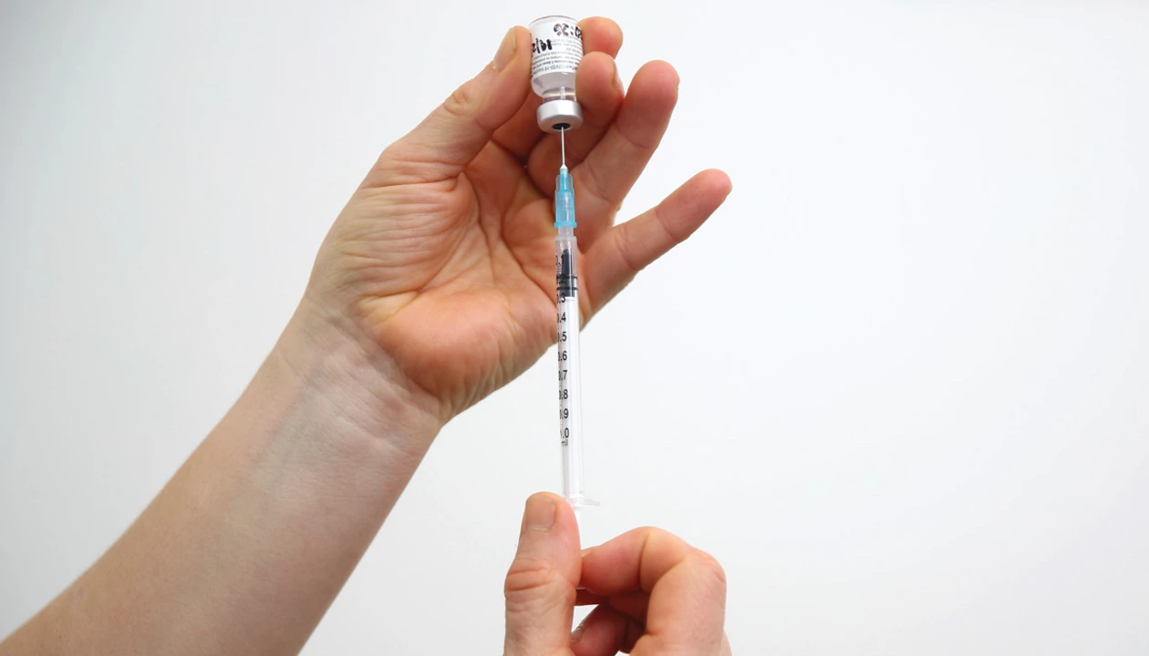 CDC committee endorses restrictions on COVID-19 vaccines