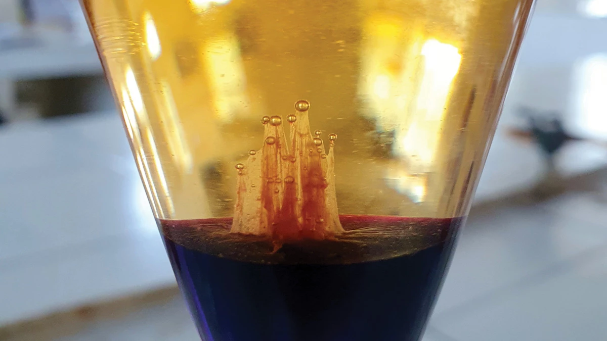 Chemistry in Pictures: Castle in a funnel