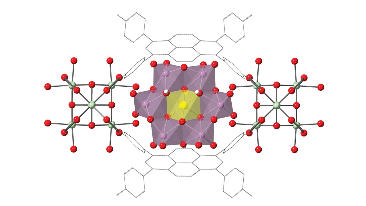 Cluster catalyst turns carbon dioxide into methanol at low heat
