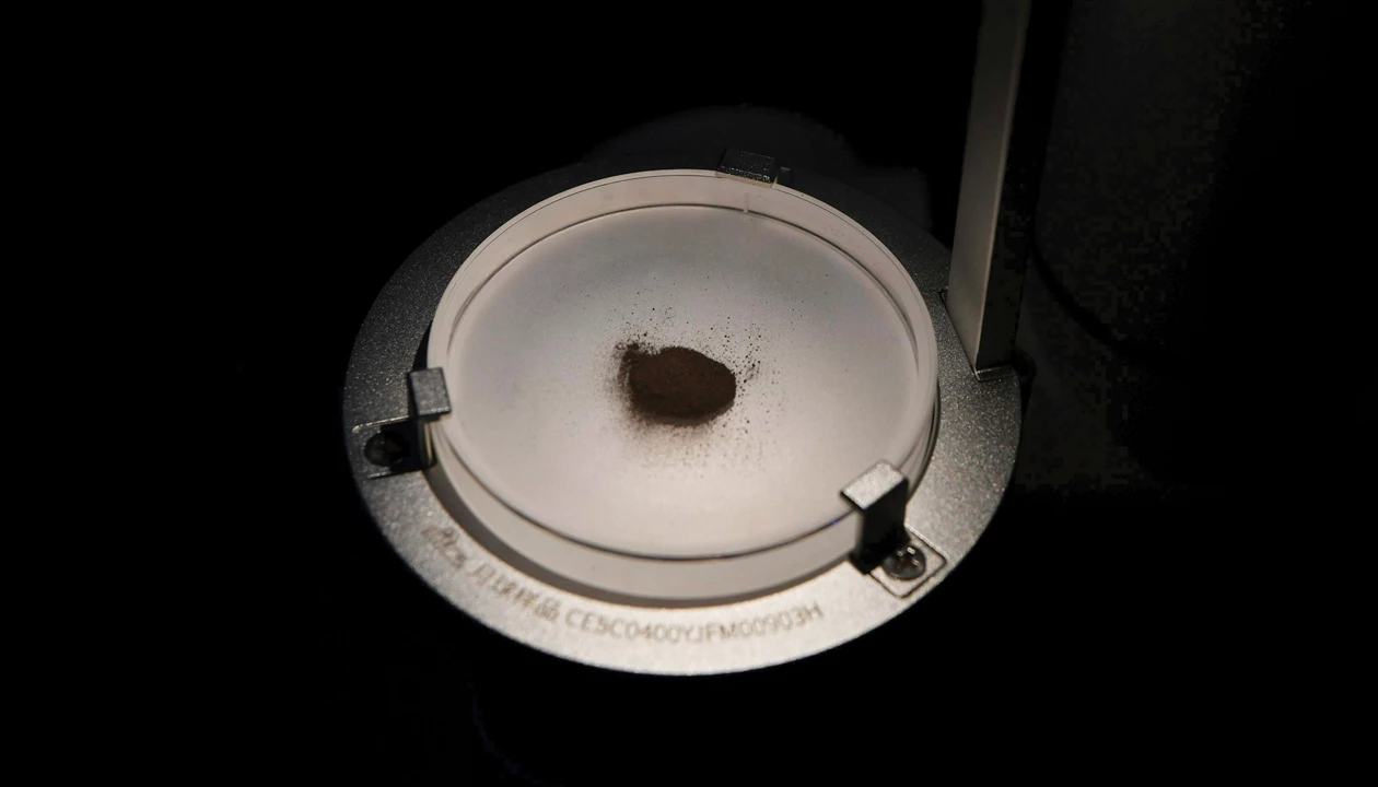 Moon dust and astronaut breath can keep people alive in space