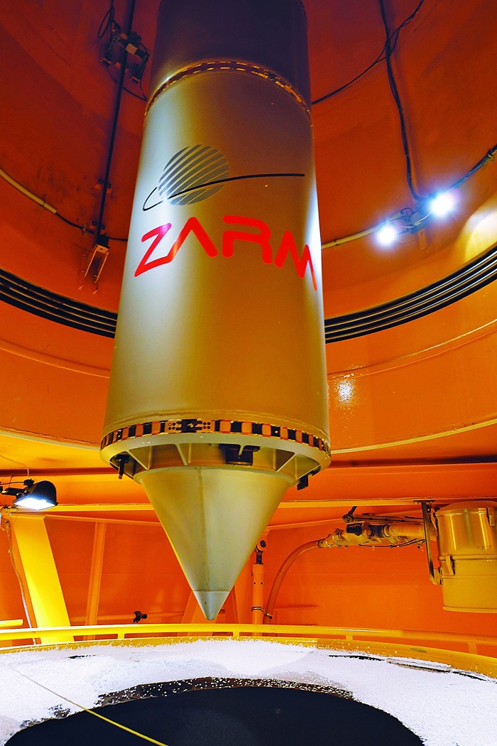 Chemistry in Pictures: Drop test