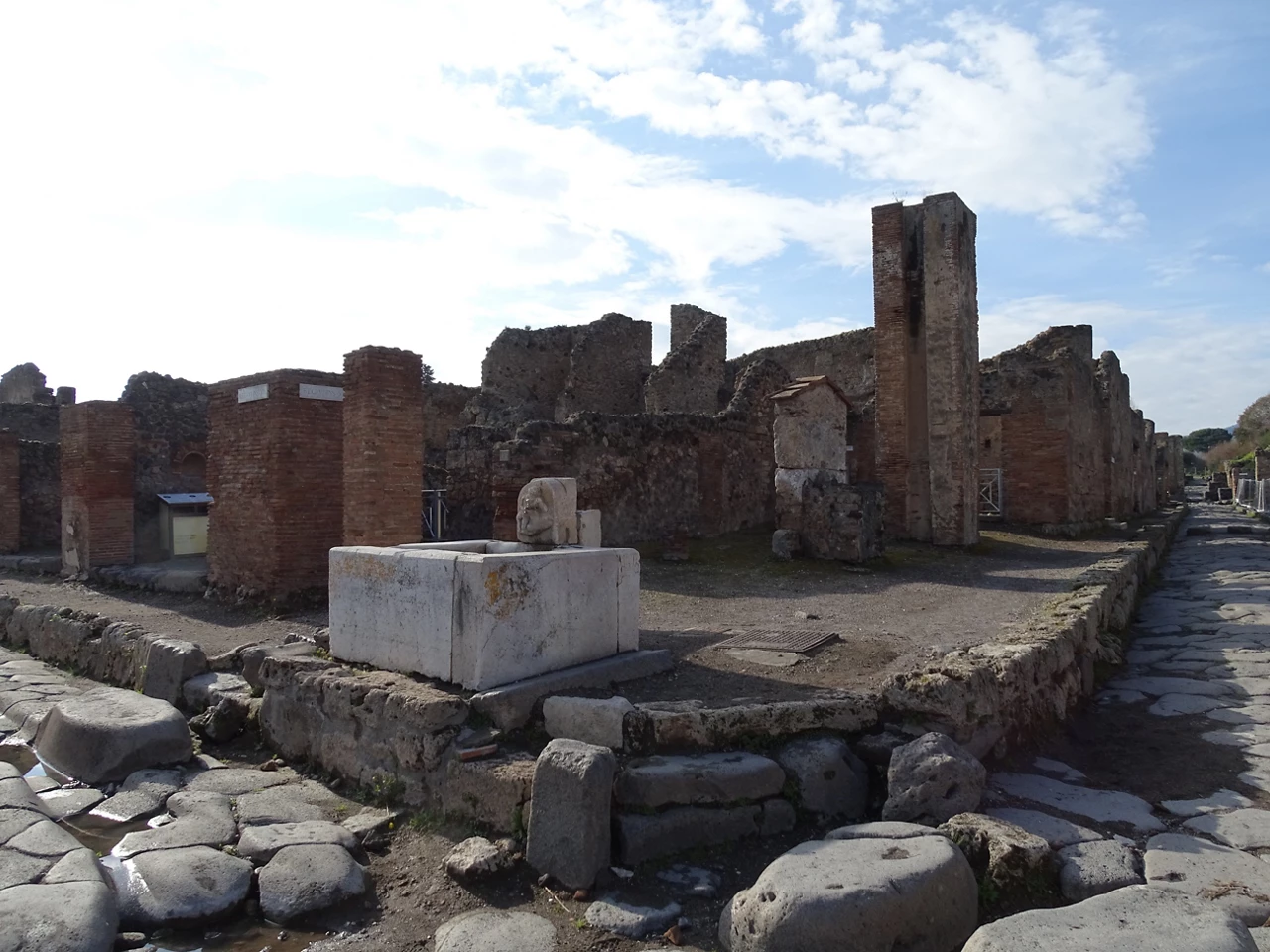 Carbonate crusts preserve the secrets of Pompeii’s public baths