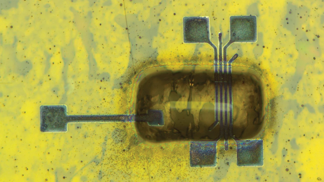 Printing technique makes miniature transistors for flat displays