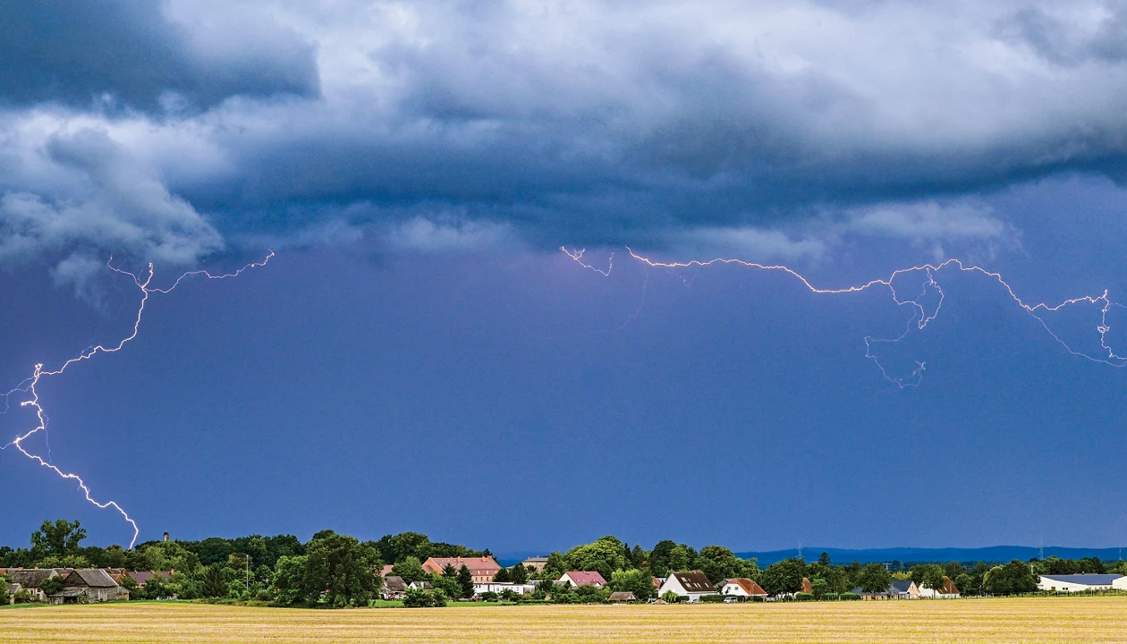 The science behind the longest lightning bolt ever recorded