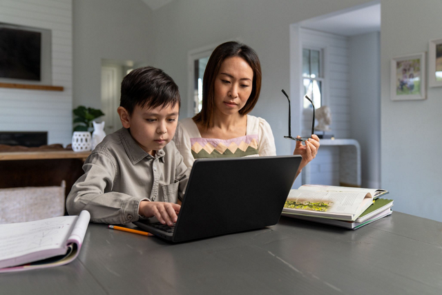 Students in LAUSD use Chromebooks powered by Snapdragon compute ...
