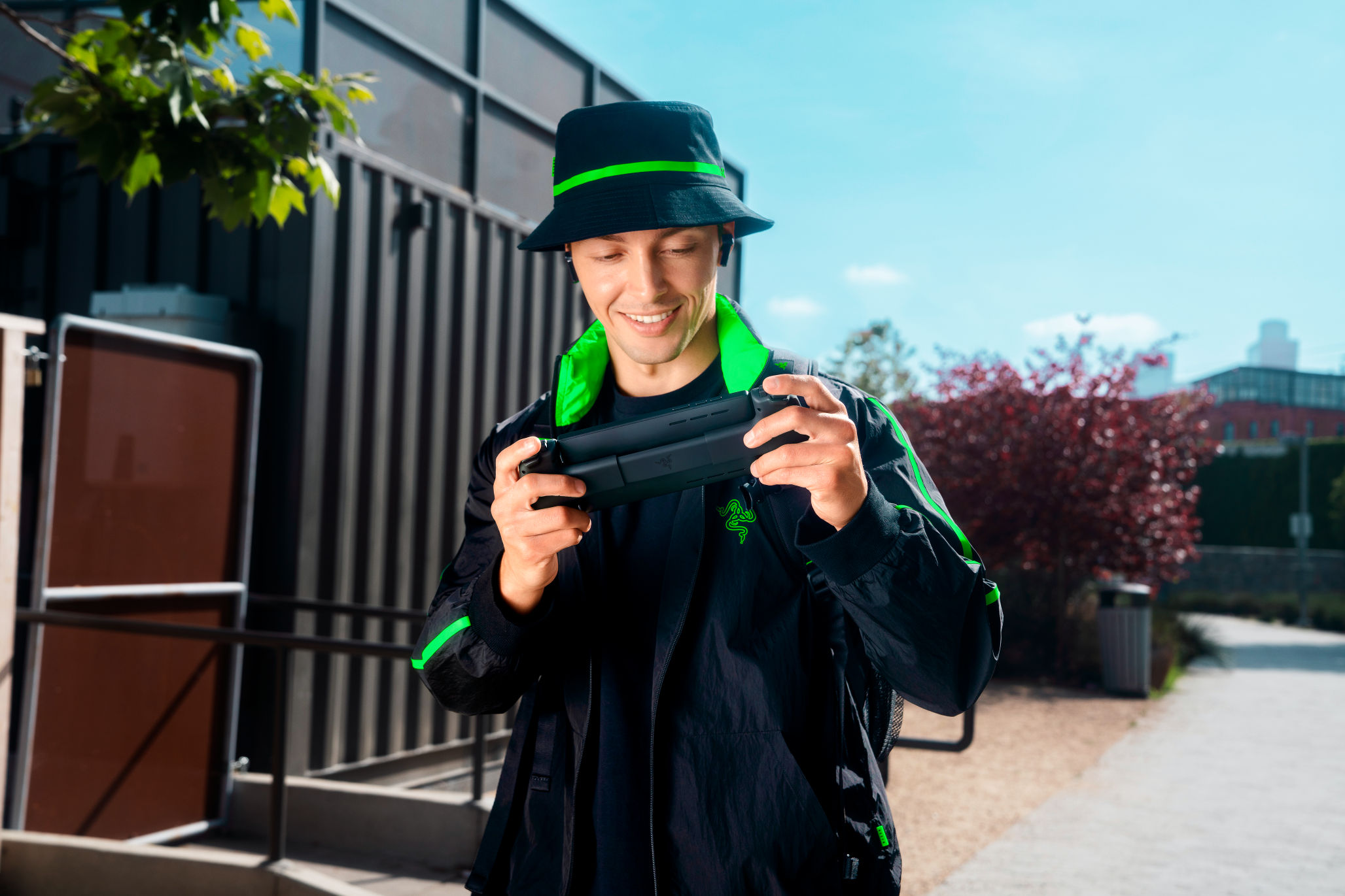 Victory in hand: Razer Edge powered by Snapdragon hailed “Best Handheld ...