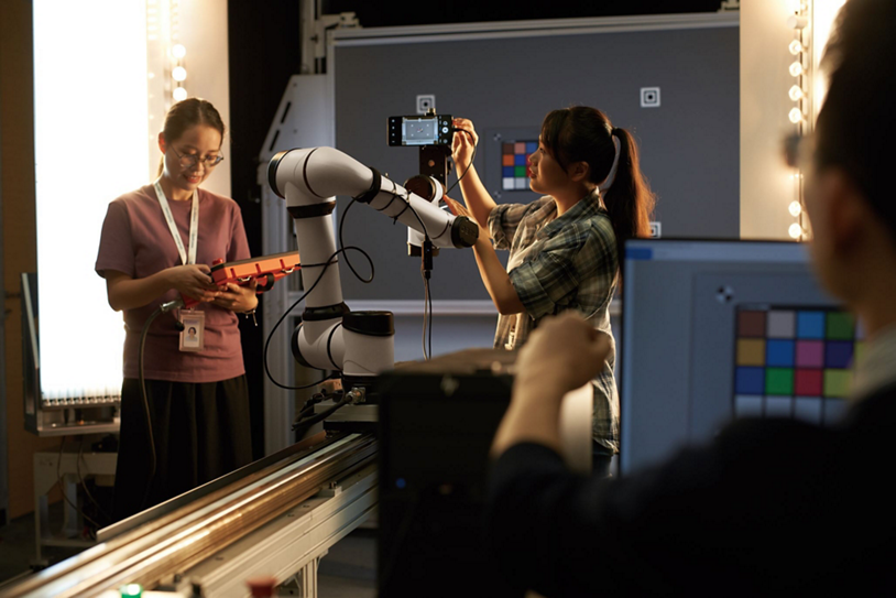 Embodied AI: How do AI-powered robots perceive the world? [+video ...