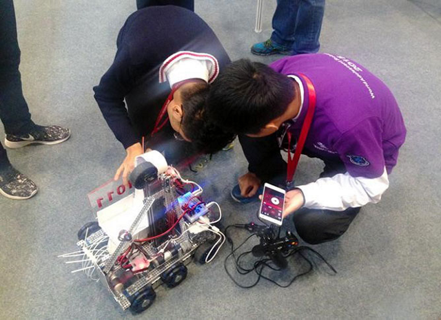 Qualcomm volunteers at the World Adolescent Robot Contest 2015 | Qualcomm