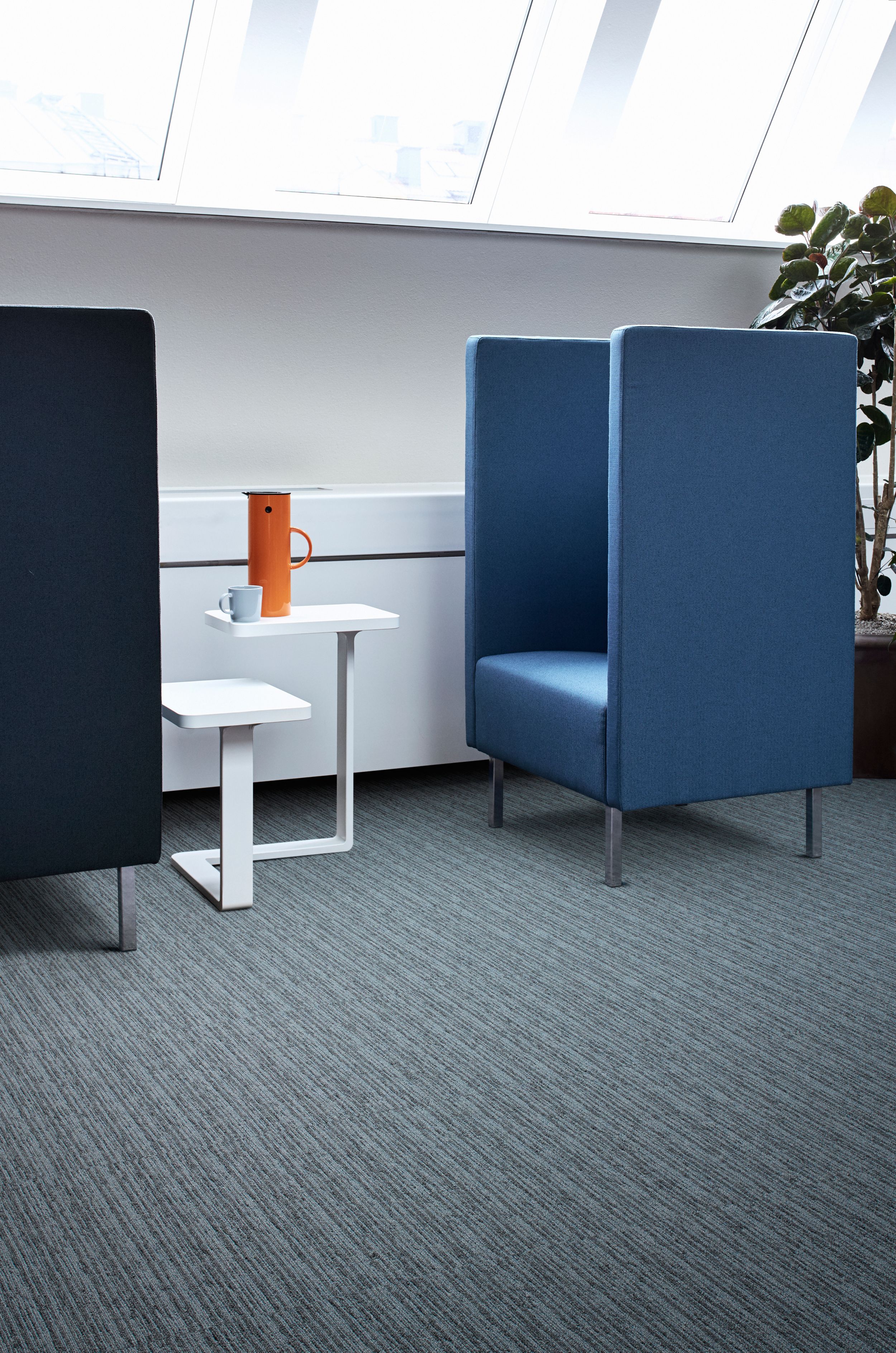 Yuton 105: Colección Yuton de Alfombra Modular de Interface