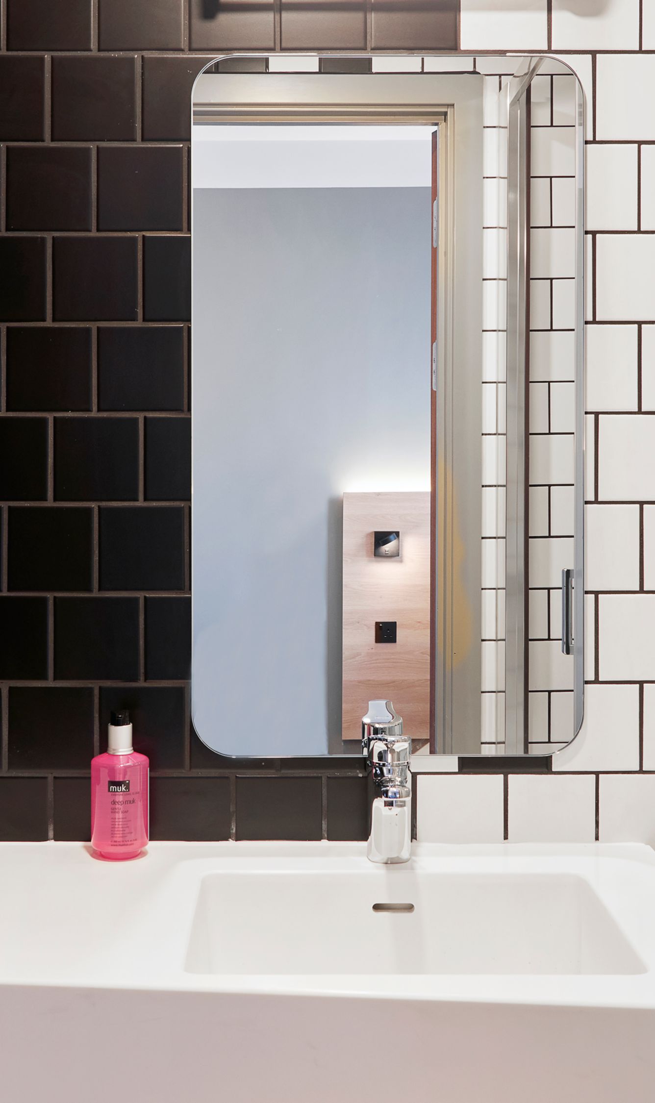 Rooms at Moxy Manchester City | Marriott Bonvoy