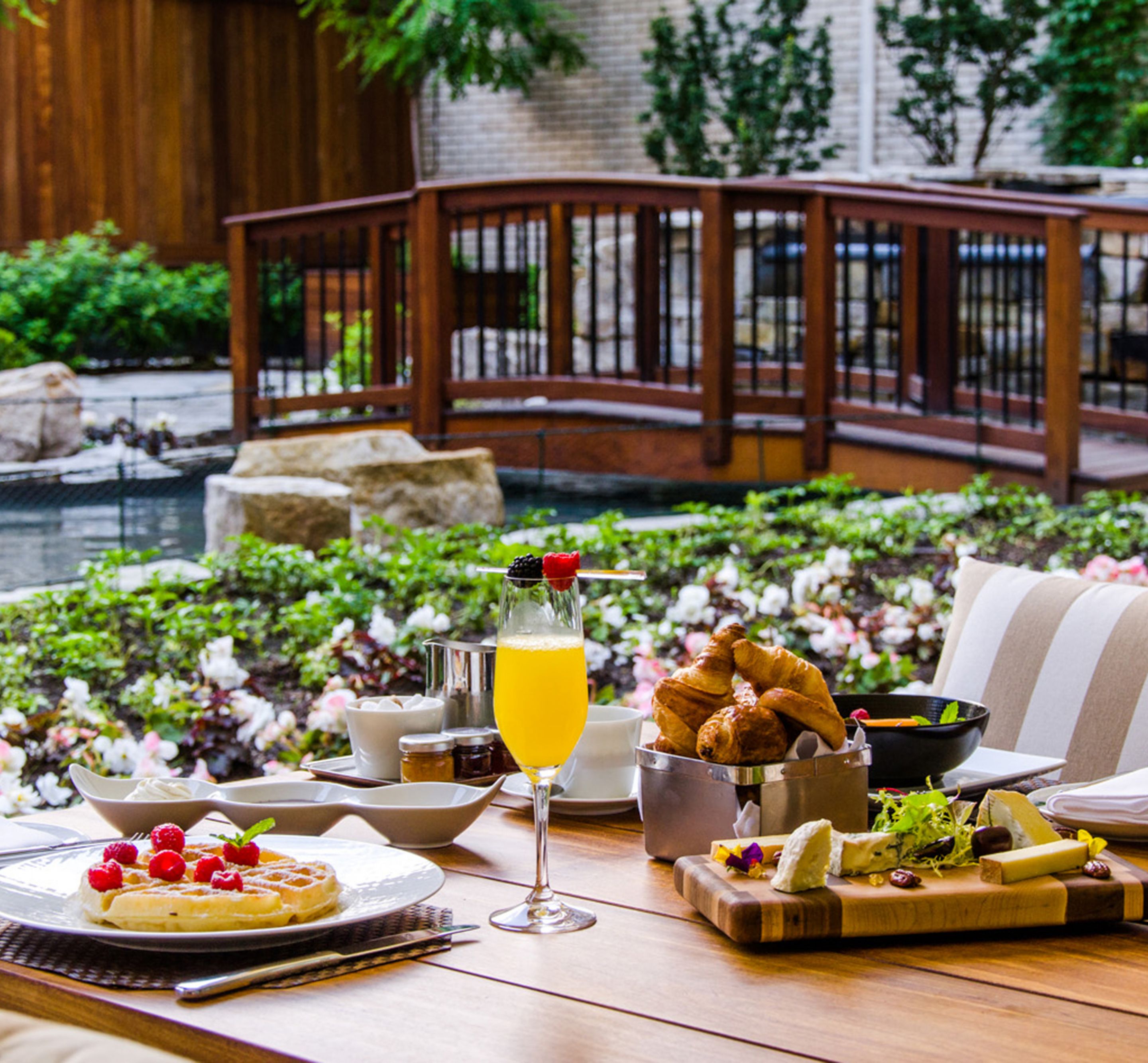 Montreal Restaurants - Downtown Montreal Restaurants | The Ritz-Carlton ...